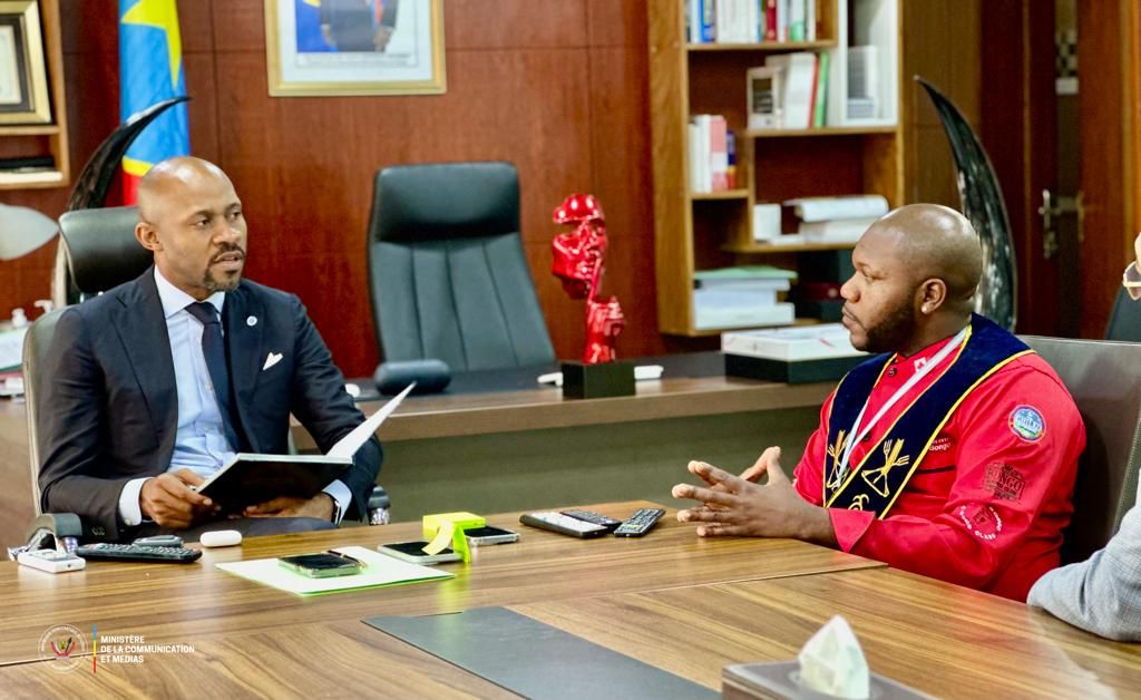 Le ministre de la Communication et Médias Patrick Muyaya a accordé une ...